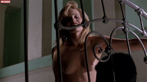 Голая Линда Дона в Ricochet