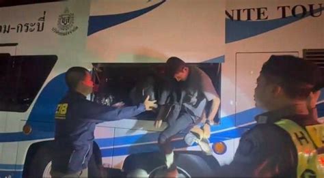 အဝေးပြေး ဘတ်စ်ကား ဖြင့် လိုက်ပါလာသည့် မြန်မာနိုင်ငံသား ၅၀ ခန့် အထောက်အထားမရှိသဖြင့် ထိုင်းရဲ ဖမ်းဆီး