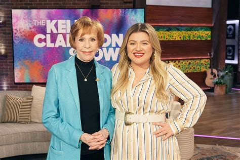 Kelly Clarkson And Carol Burnett Perform Comedians Iconic So Long