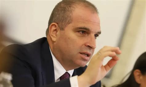 Караджов пред Tribune С противоконституционното решение Петков искаше да държи в шах пътните