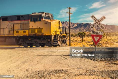 모하비 사막 열차 철도 횡단 기차에 대한 스톡 사진 및 기타 이미지 기차 횡단 미국 Istock