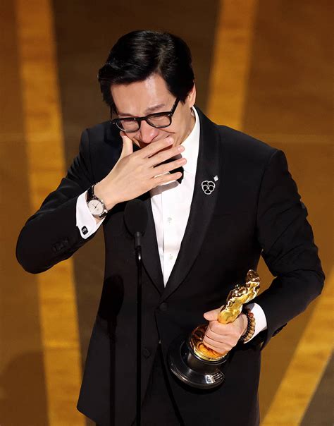 《瞬息全宇宙》男演员关继威 斩获奥斯卡最佳男配角 开创亚裔演员新篇章 360娱乐，你开心就好