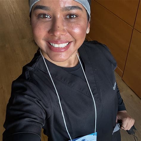 dra thaís araújo santos médica dermatologista dia 08 de julho dia mundial da saúde da pele