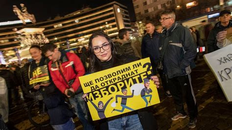 Три минути Александър е намерен Световното започна Хартиените бюлетини предизвикаха протест