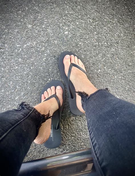 Simone 🖤 1k 🖤 On Twitter Flip Flop Season In Full Effect ☀️ 🩴