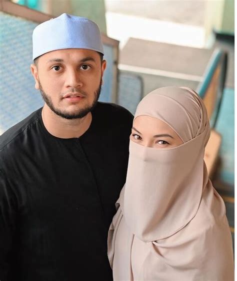 Ibu Neelofa Kantoikan Kisah Sebenar Percintaan Neelofa Dan Haris Di