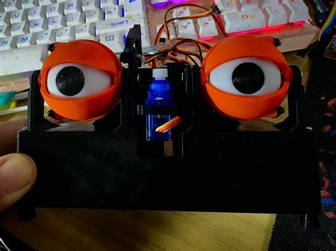 【花雕学编程】arduino动手做（242） 使用 Arduino 构建 3d 打印的六舵机仿生眼机器人 Makelog造物记