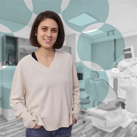 Д р Десислава Великова • Дентални центрове О СЕМ