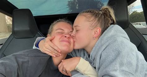 Jojo Siwa Is Dating Aussie Neighbours Star Kath Ebbs