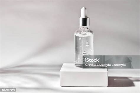 드롭퍼가 있는 유리 투명 병에 스킨 케어 에센스 에멀젼 또는 혈청 글리세롤에 대한 스톡 사진 및 기타 이미지 글리세롤