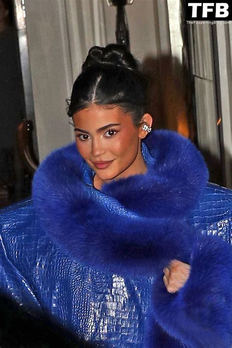 Kylie Jenner Flaunts Her Sexy Legs In London Photos Pinayflixx Mega Leaks