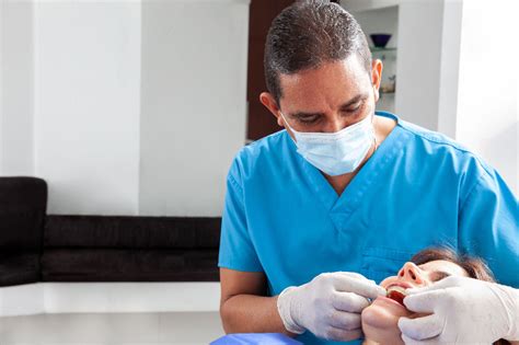 How Can Illinois Oral Surgeons Help You Improve Your Oral Health