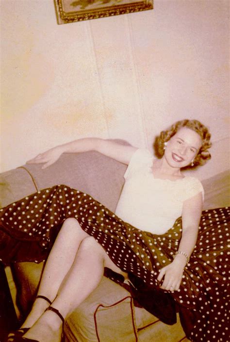40 Amazing Color Photos That Defined Fashion Styles For Women In The