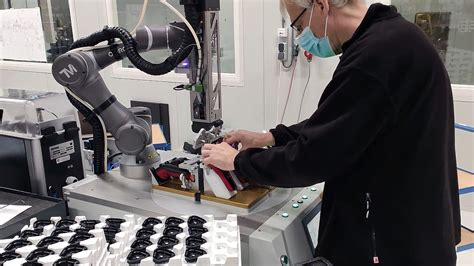 Assembly Automation Cobot Screw Fastening For Personal Care