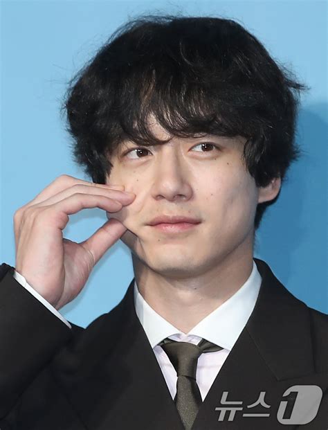 사카구치 켄타로 볼 꼬집 하트귀여원 귀여워 뉴스1