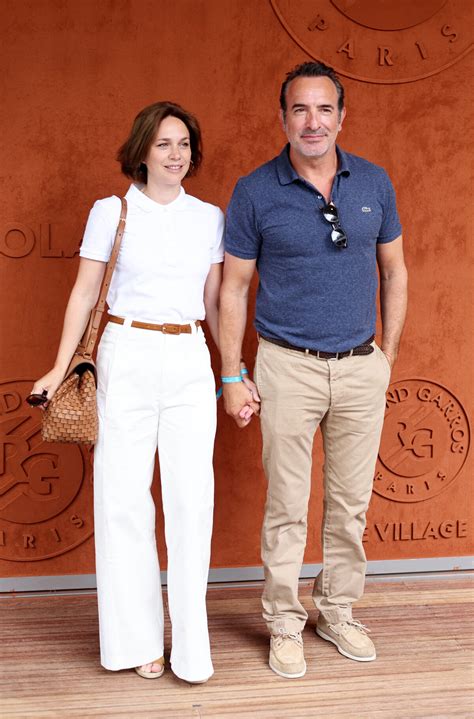 Photo Jean Dujardin Et Sa Femme Nathalie Péchalat Au Village Lors Des