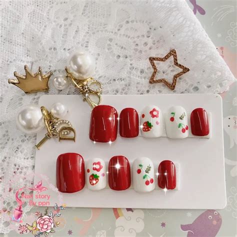 เล็บปลอมเจลแท้ 100 สีแดง ลายสตอเบอรี่ปลายตัด เล็บปลอม สีเจล สีคุณภาพดี สีชัด ติดทนนาน งานแฮนเ