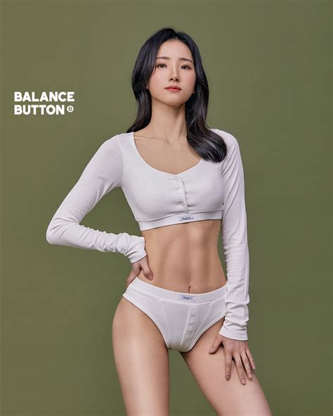 당일보정 바디프로필 밸런스버튼 밸런스버튼에서는 각자의 고유한 무드를 담은 바디프로필을 남겨드리기 위해 촬영 전 의상과 원하시는 컨셉에 대해 간단한 미팅을 진행하고