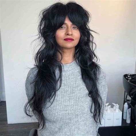 Trendy Ways To Get Bottleneck Bangs Right Now