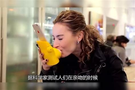 盘点世界上最沙雕的创发明！老外发明接吻神器，隔空kisskiss老外神器