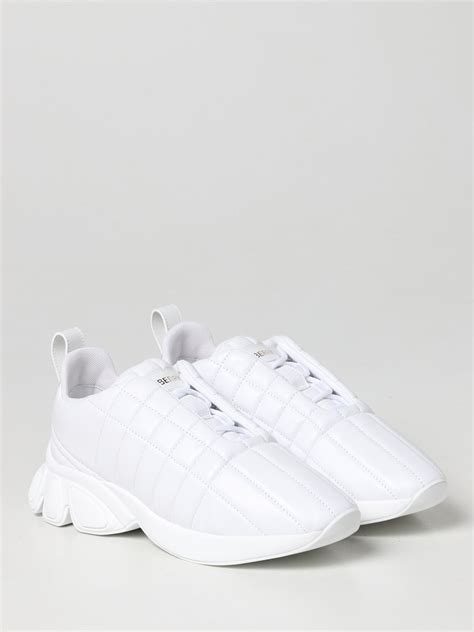 버버리 Burberry 스니커즈 여성 화이트 Giglio Com에서 버버리 스니커즈 8056654 상품들을 온라인으로