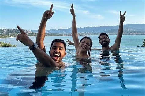 நீச்சல் குளத்தில் ஆண் நண்பருடன் ஆட்டம் போட்ட கல்யாணி பிரியதர்ஷினி