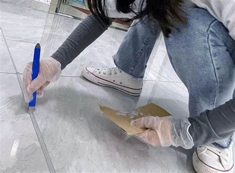 为什么浅色美缝剂不被美缝师推荐使用 美缝剂美缝剂厂家美缝剂加盟 地老板高端瓷砖美缝剂