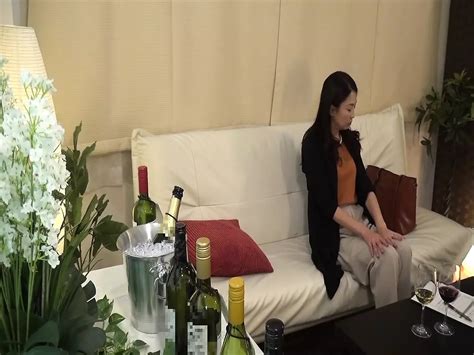 M939g02 The Wife Is Curious About The Sex Toy Placed Next To Her Secretly Vibrator Masturbation