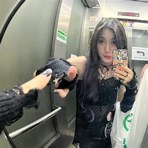 是日又化晒妝出門去RG搵我鍾意嘅coser 影相結果去到因為一啲戇鳩仔搞事佢哋被逼提早收攤冇得影具體係咩事唔講住因為佢哋而家仲未