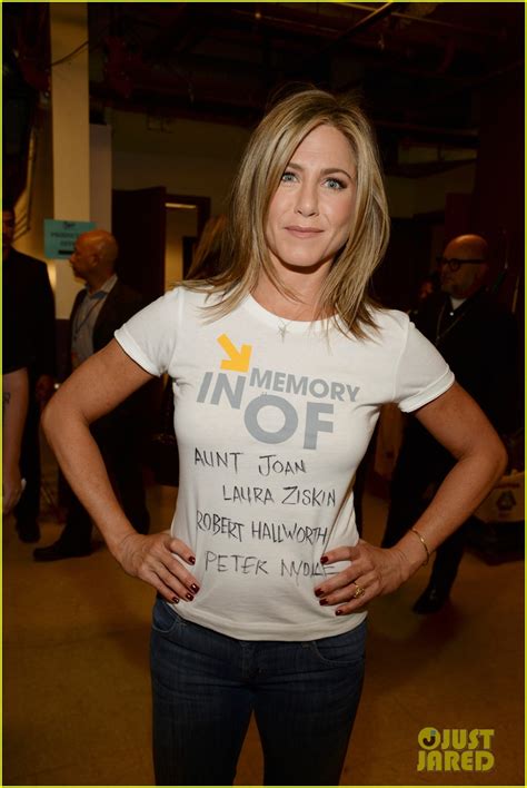Jennifer Aniston Remembers Loved Ones At Stand Up To Cancer 2014 Photo