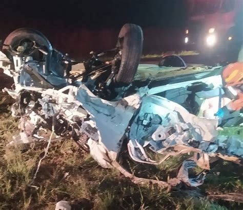 Mulher Morre Em Acidente Entre Carros E Caminhão Em Rodovia De