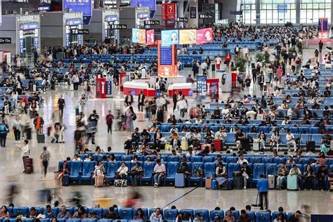 中秋节国庆节假期国内旅游出游人数8 26亿人次要闻简报 澎湃号政务 澎湃新闻 The Paper
