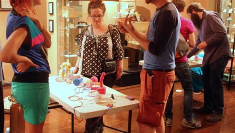 Toller Sex für alle Hacker knöpfen sich Sexspielzeuge vor Netzpolitik derStandard at Web