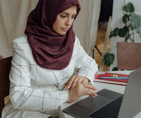 Email Detox How To Cut Your Cluttered Inbox In Half Without Missing A Thing Design Dash