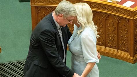 Ráczné Földi Judit Elnök úrral Előre Megbeszéltük Hogy Megölel 24hu