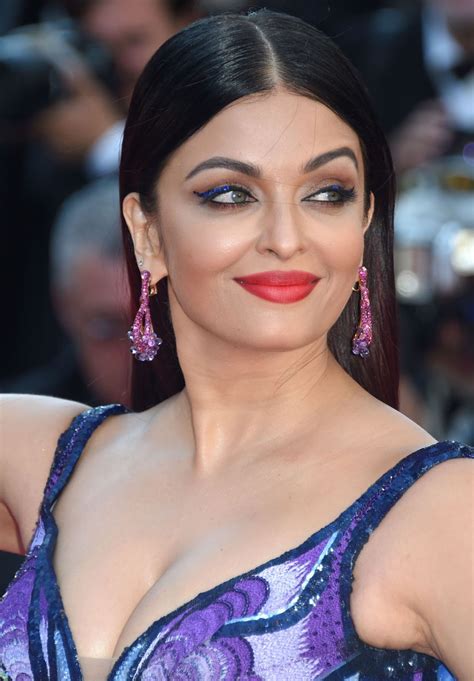 Aishwarya Rai Hot Cleavage Photos Girls Of The Sun Premiere At The 71st