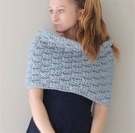 ხელით ნაქსოვი შარფები და ტანსაცმელი