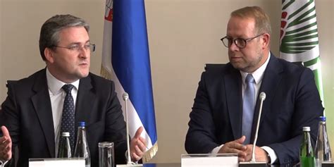 Министар Никола Селаковић у Бору уручио уговоре о самозапошљавању и стручној пракси