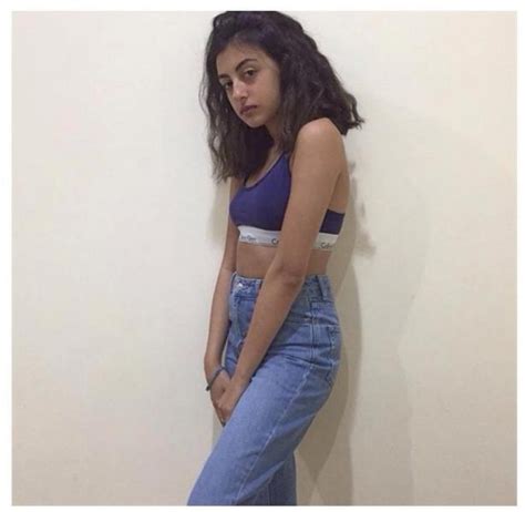 შეირგე რა ბავშვობა რას ქალობ გატყლარწვას მერეც მოასწრებ ნატალია ყიფშიძე თამამი ფოტოს გამო