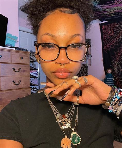 42 Girls With Glasses Ideas Girls With Glasses Natural Hair Styles Glasses Inspiration