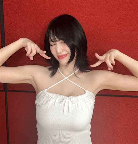 Momo Twice R Kpoparmpit