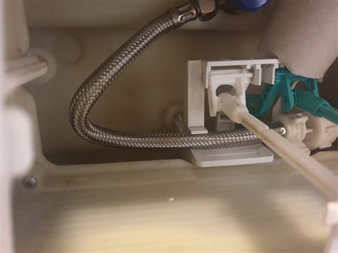 Toilet Repareren Vervangen Binnenwerk Ingebouwde Stortbak Werkspot