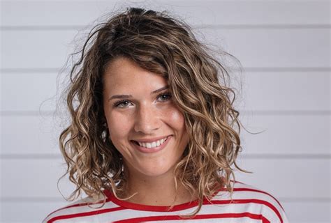 20 Best Low Maintenance Haircuts For Frizzy Hair Hairstyle Camp