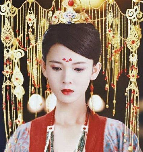 《灵魂摆渡黄泉篇》何花扮演的孟婆三七，清纯样貌扮相惊为天人