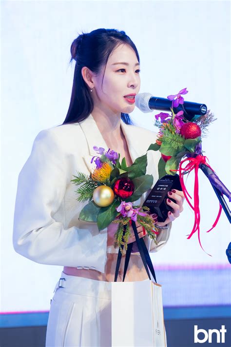 Bnt포토 신수지 올 한 해 치열하게 보낸 보답과 같은 수상대한민국을 빛낸 10인 대상시상식