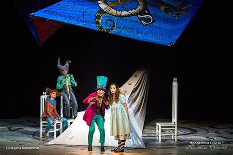 Алиса в страната на чудесата Младежки театър Николай Бинев Artvibe