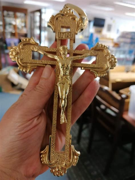 Huge Gold Crucifix Could Shine In Sale Antique Collecting