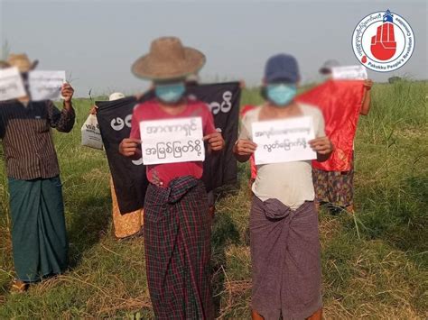 ပခုက္ကူတွင် ဖက်ဆစ် စစ်တပ် အမြစ်ဖြတ် စာတန်း ကိုင်ဆာင်ကာ စစ်အာဏာရှင် ဆန့်ကျင်ရေး ဆန္ဒပြ Khit