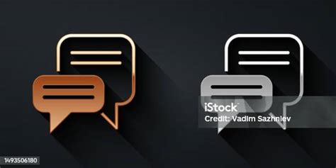 검은 색 배경에 고립 된 골드 와 실버 스피치 버블 채팅 아이콘 메시지 아이콘입니다 통신 또는 댓글 채팅 기호입니다 긴 그림자 스타일 벡터 0명에 대한 스톡 벡터 아트 및