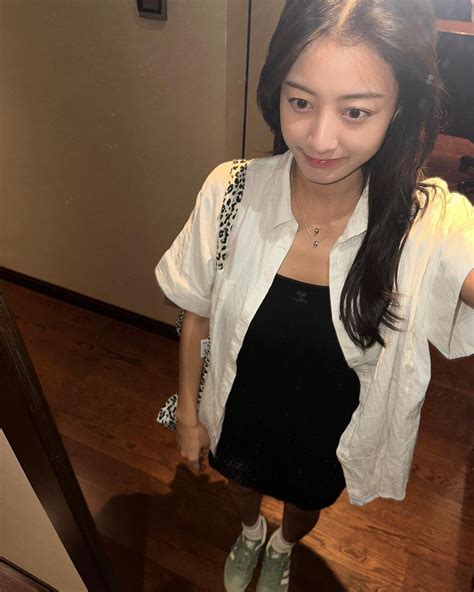 Twices Jihyo Stuns Netizens With Newly Released Bikini Photos Koreaboo